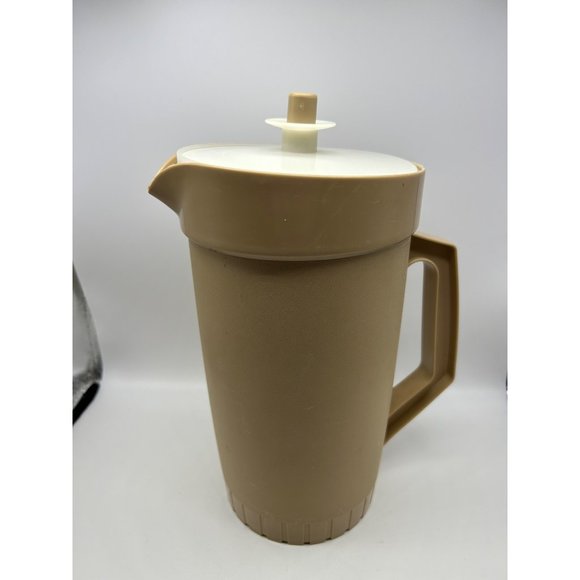 Tupperware | Kitchen | Vintage Tupperware 2 Quart Pitcher Almond Tan ...